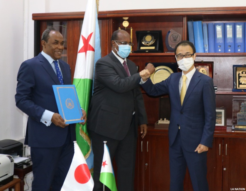 Signature pour la construction du deuxième ferry | LA NATION