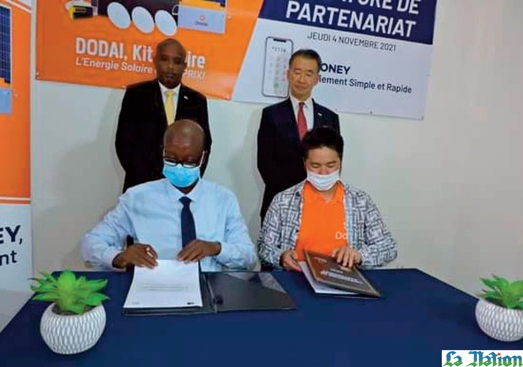 Le ministre Radwan Abdillahi Bahdon parraine la cérémonie de signature ...