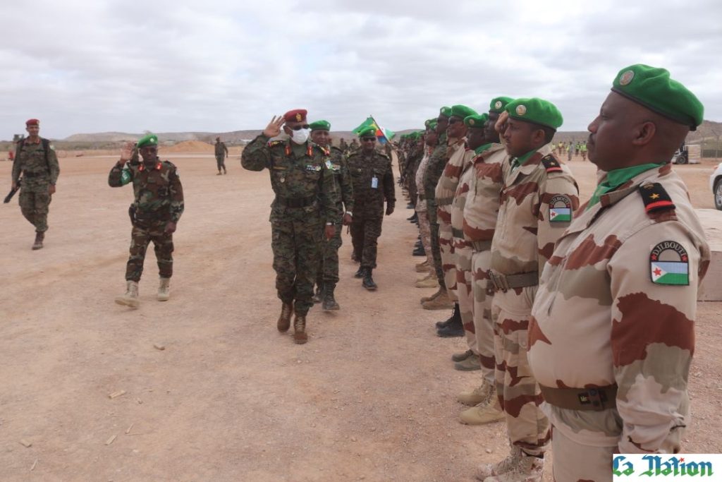 Visite d’inspection du Chef d’Etat-major Général des Armées au camp de ...