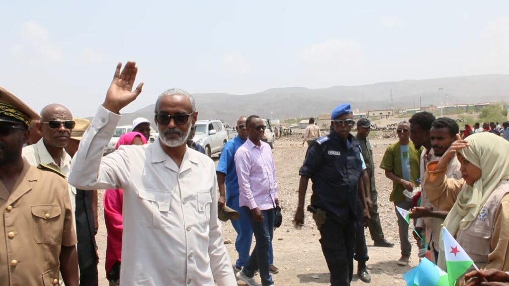 Visite du Premier ministre par intérim aux sinistrés de Yoboki et ...