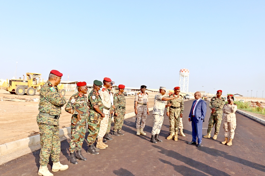 Camp de la Compagnie Commando Para : Le ministre du Budget sur le ...