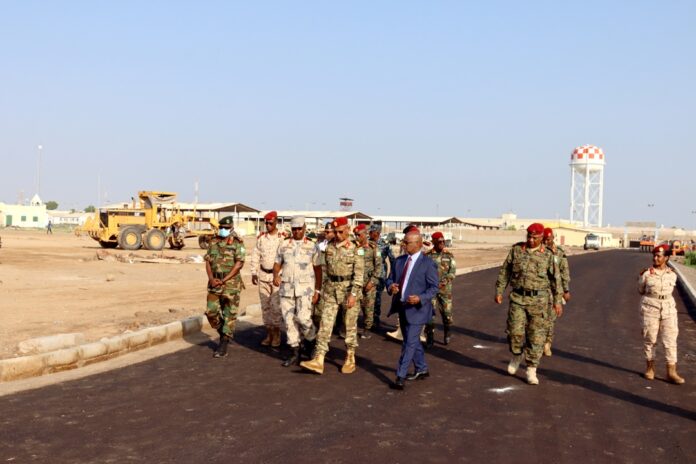 Camp de la Compagnie Commando Para : Le ministre du Budget sur le ...