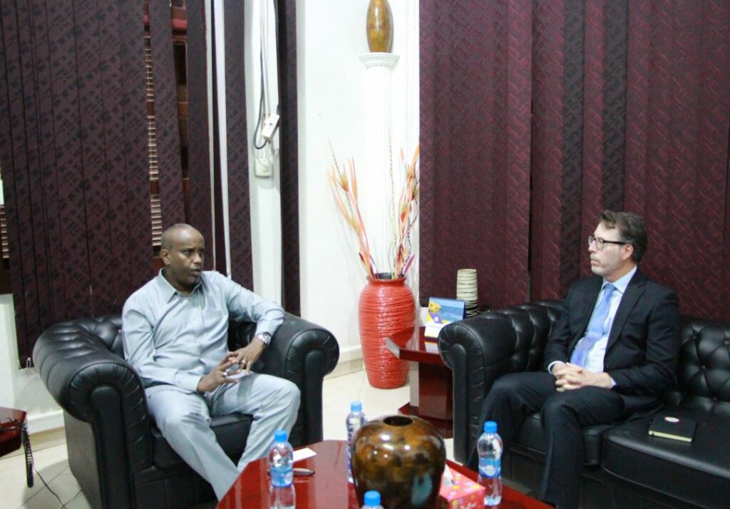 Le ministre Radwan Abdillahi Bahdon reçoit l’adjoint chef de la mission ...