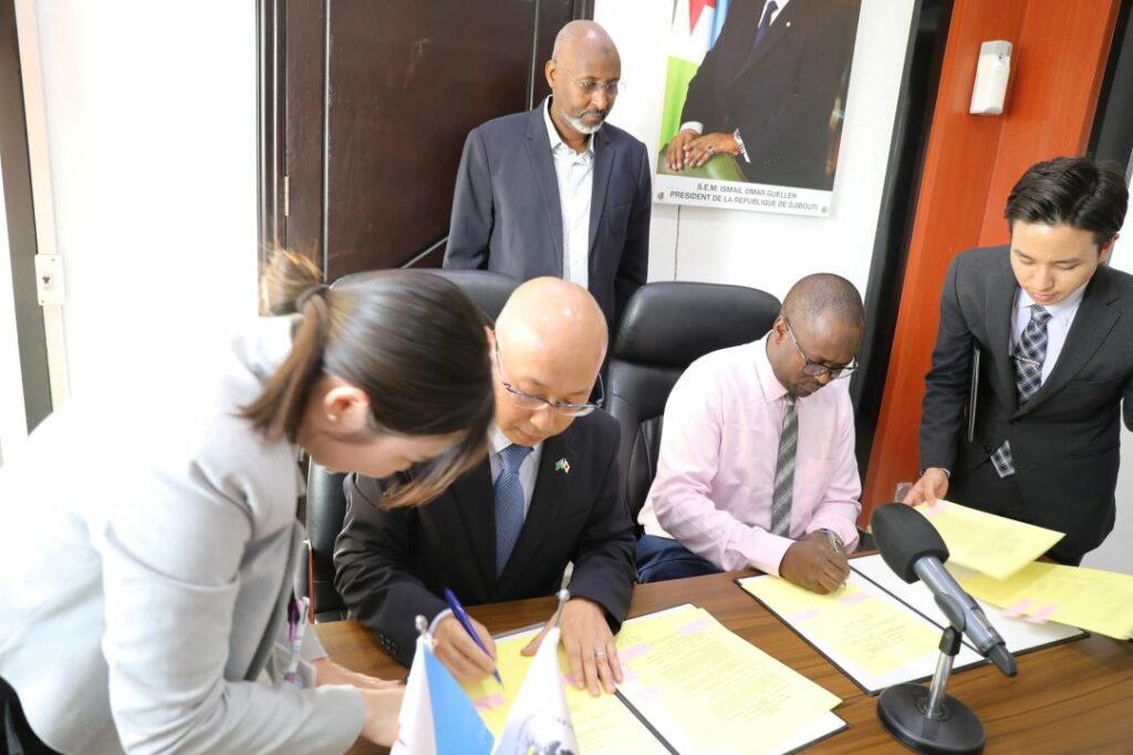 MENFOP : Cérémonie de signature pour l’extension du lycée de Mouloud ...