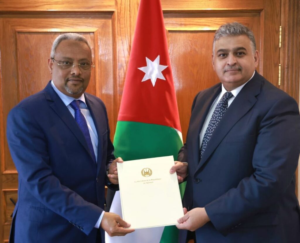 L’ambassadeur Abdoulkader Houssein Omar présente ses lettres de créance au roi de Jordanie | LA ...