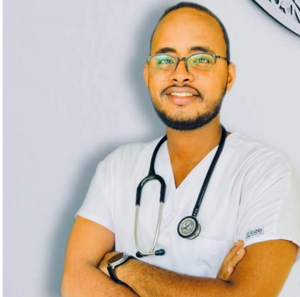 Dr Hamza obtient le diplôme de la FIFA en médecine du football | LA NATION