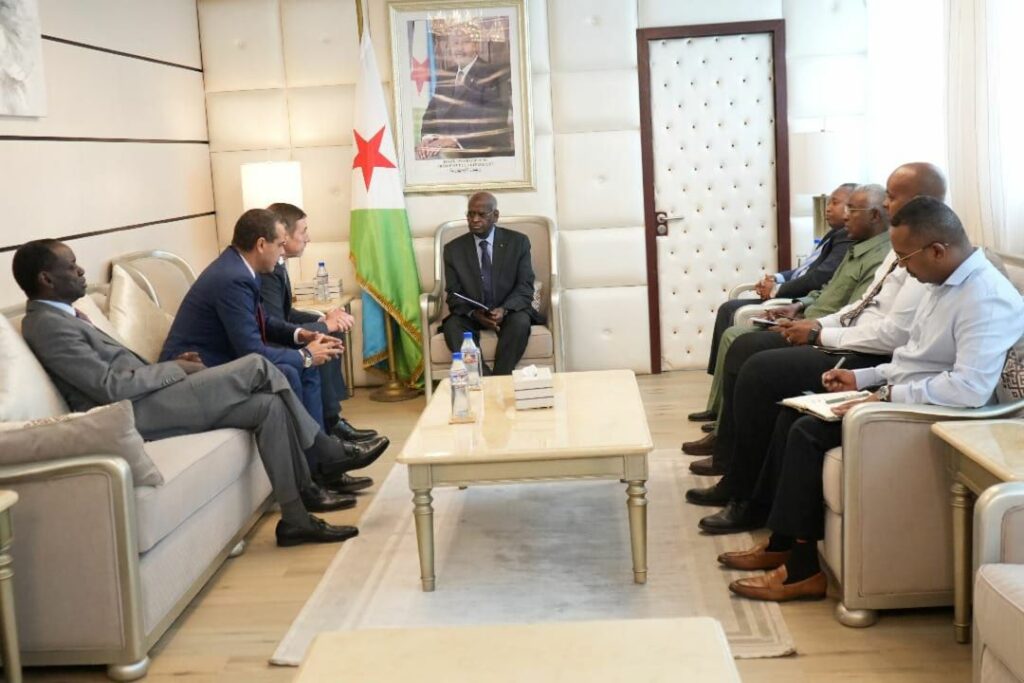 Le Premier ministre rencontre une délégation de CWP GLOBAL sur le ...