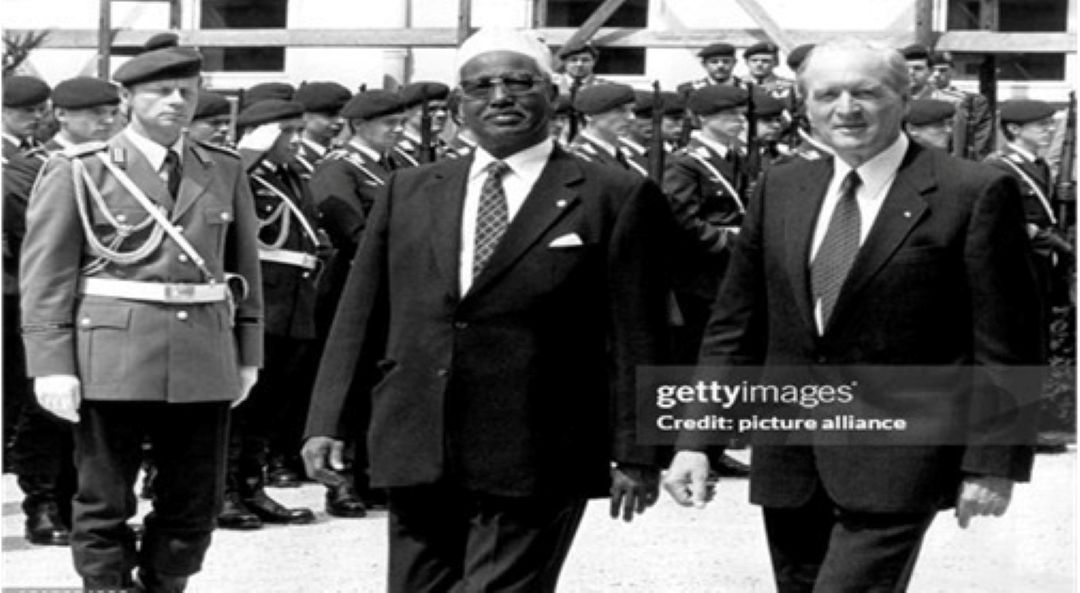 Le Passage du pouvoir. De l’administration coloniale à l’Etat souverain. Les premiers défis de l ...